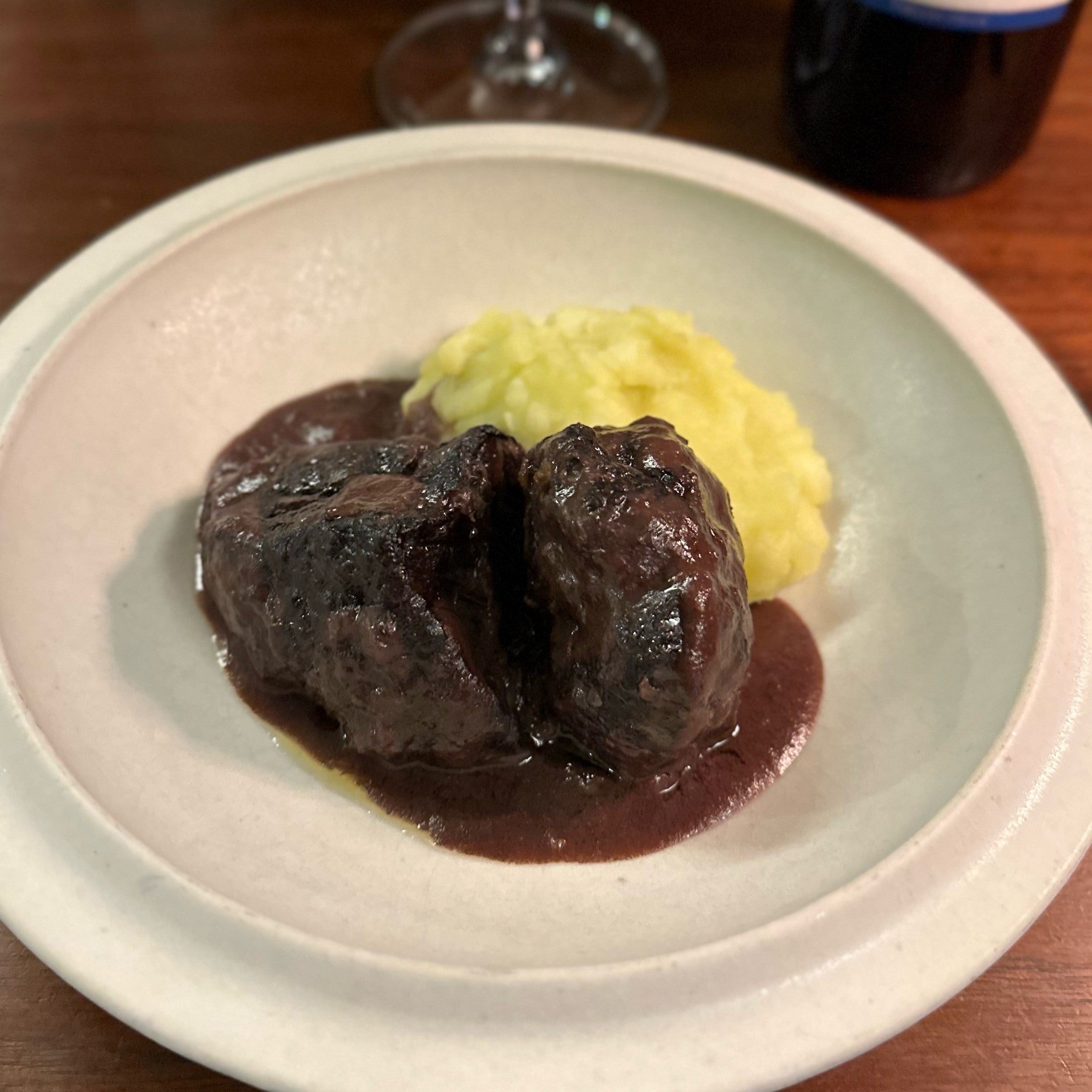 ペルゴライア（カイアロッサ）× 牛頬肉のペポーゾ – レガメリア（LEGAMERIA）